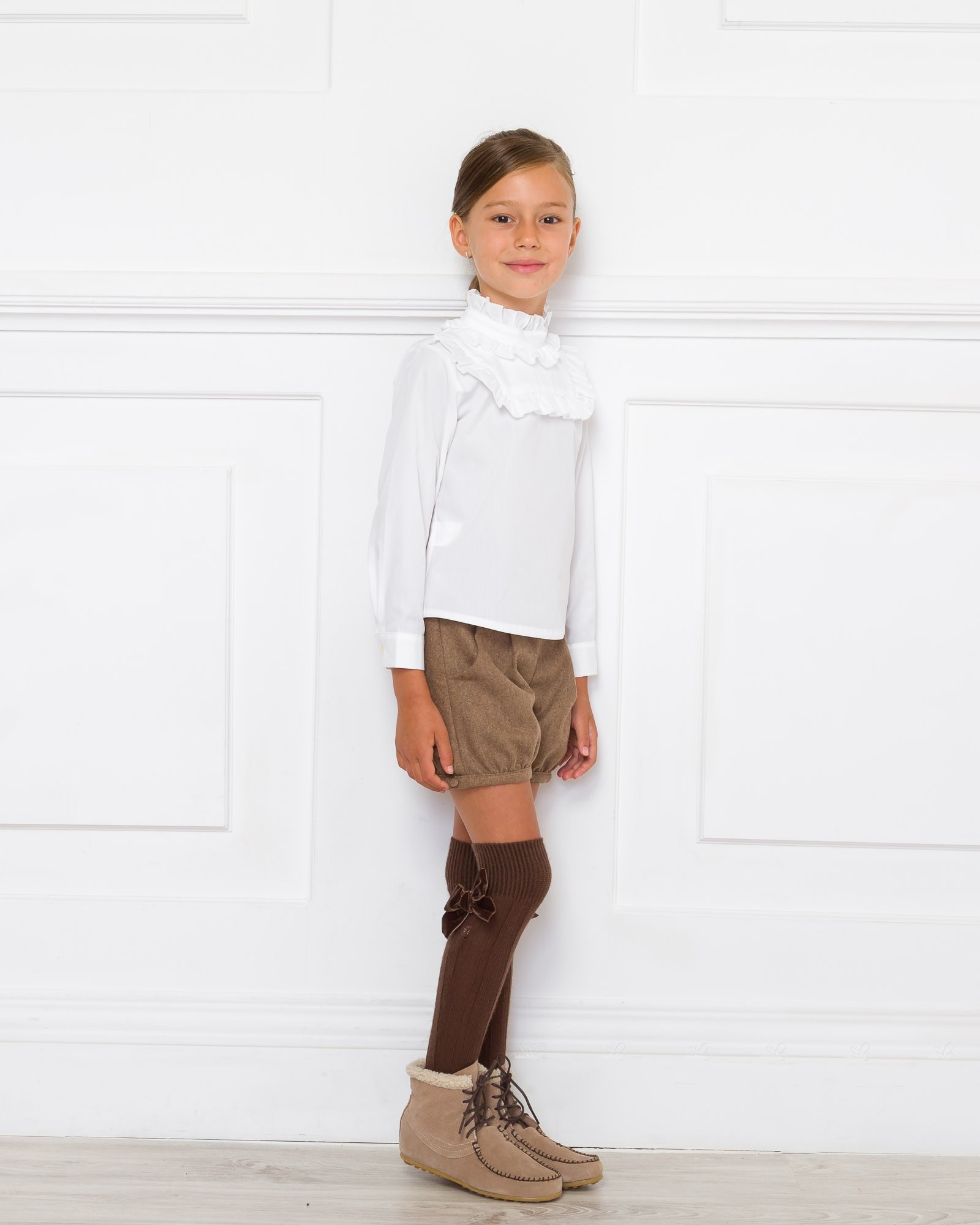 Outfit Camisa Canesú Volante & Short Taupe | Missbaby